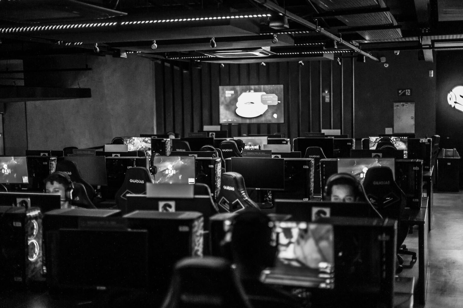 Best Gaming Gear for Esports Players: 2026 Guide - Reviewers' Guild